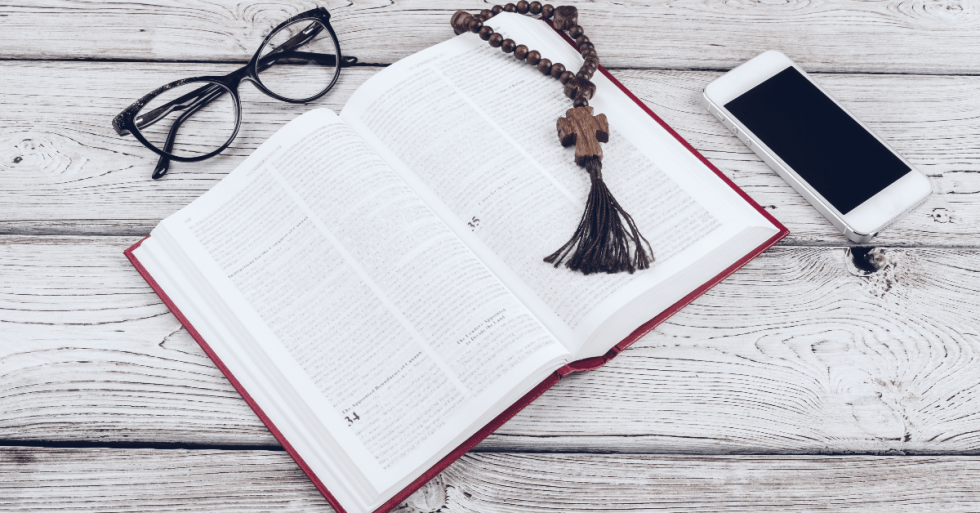 Reading The Bible On Your Phone: Here’s What You Should Know!